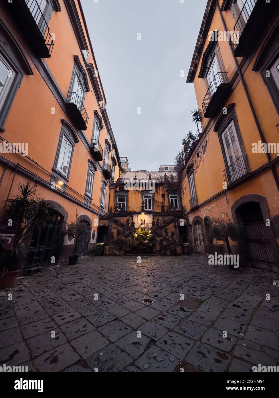 A Mix Of Modern And Ancient Architecture Building Stock Photo - Alamy
