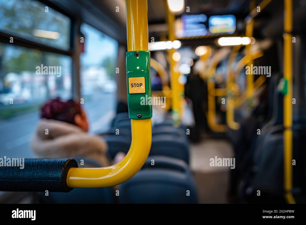 Berlin BVG: Bus,, Stop, Haltewunsch - 22.04.2024 Berlin *** Berlin BVG ...