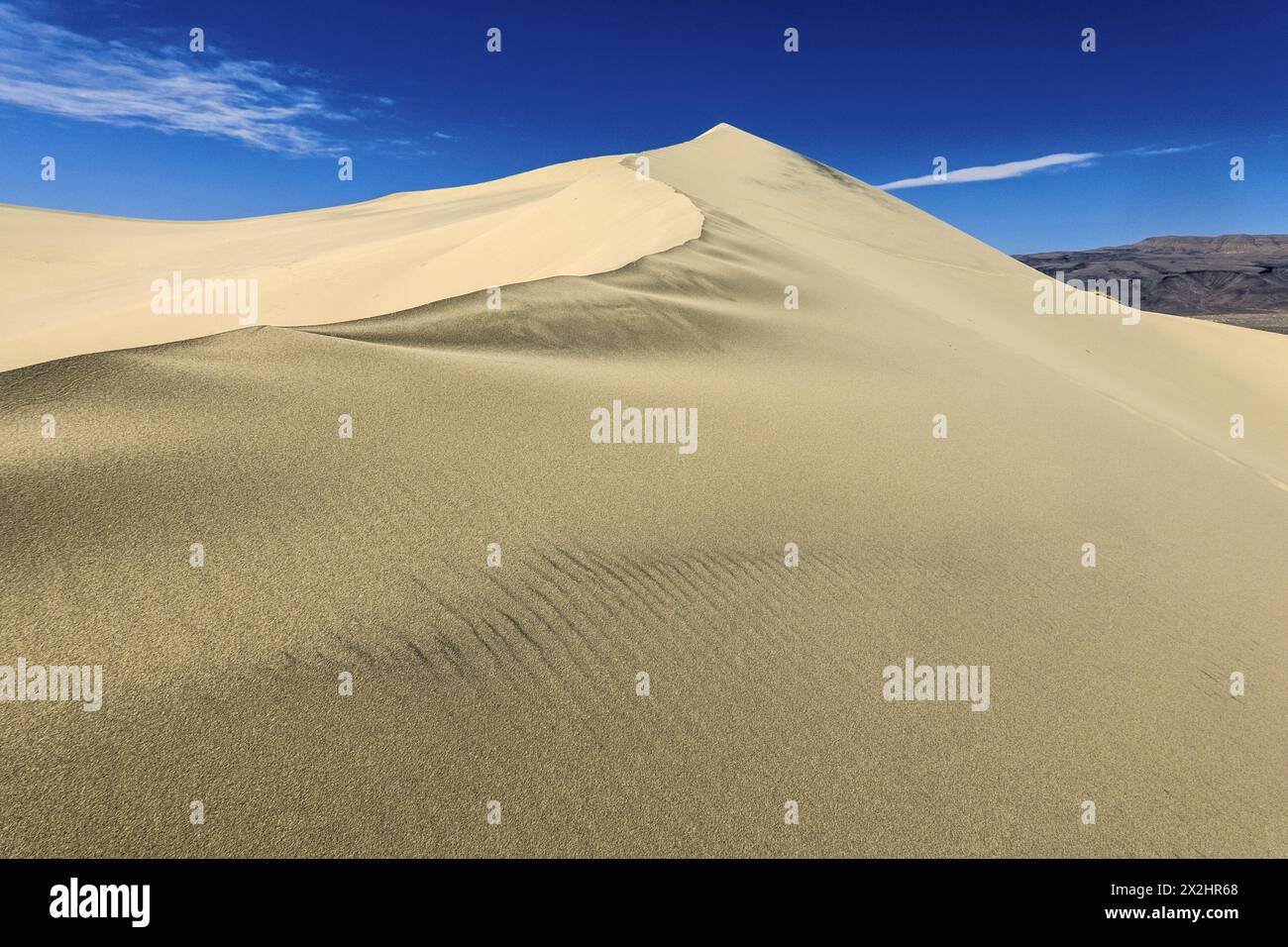 Sand dune peak ridge hi-res stock photography and images - Alamy