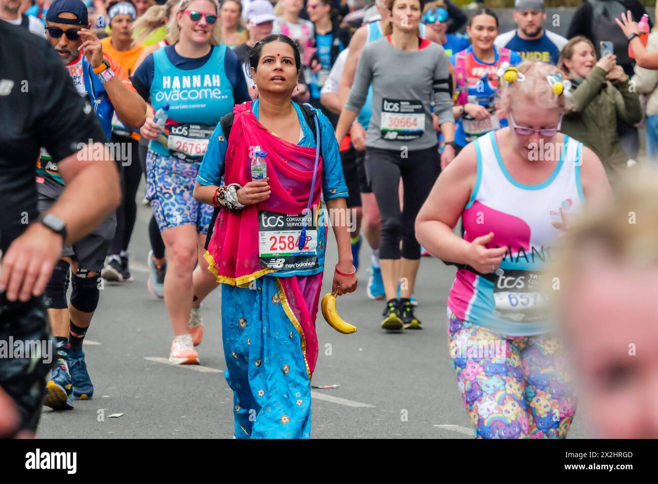 London Marathon 2024: Woman dressed in a sari participates in the ...