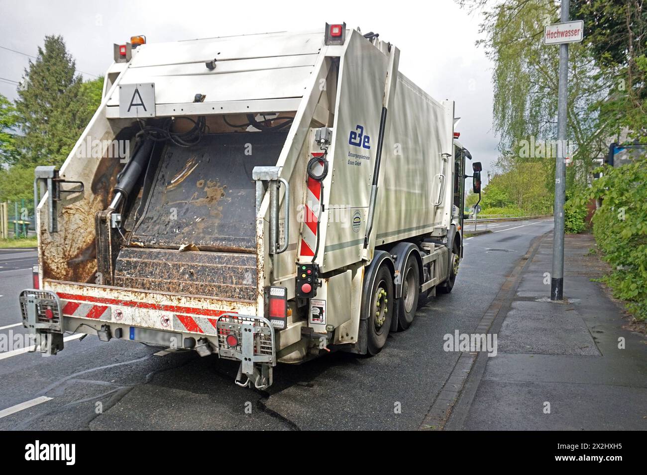 Refuse collection vehicle hi-res stock photography and images - Alamy