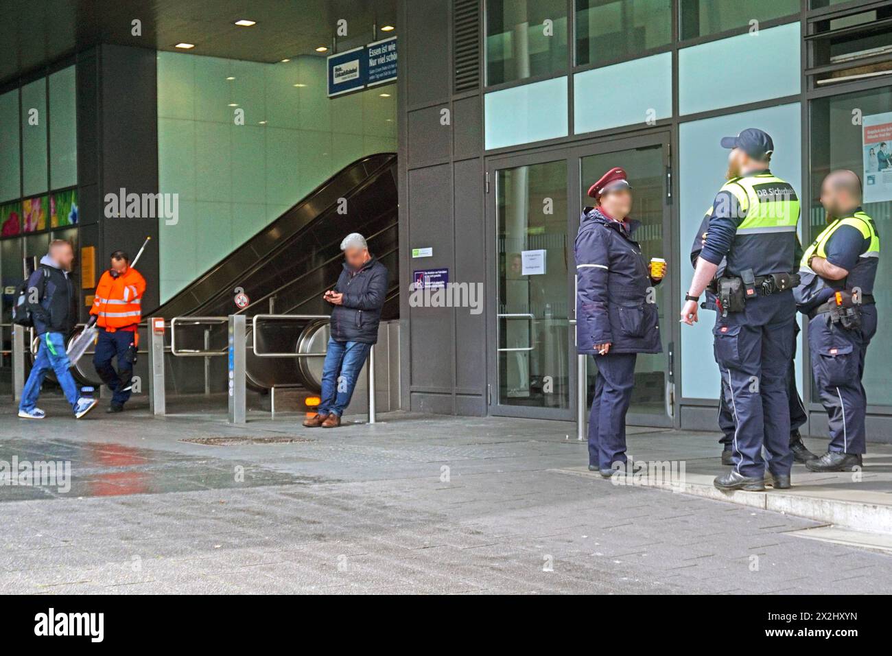 Sicherheitsdienst hi-res stock photography and images - Alamy