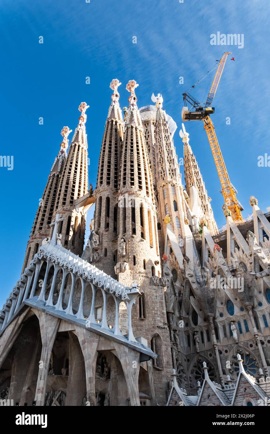 Passion facade of the Sagrada Familia basilica under construction ...