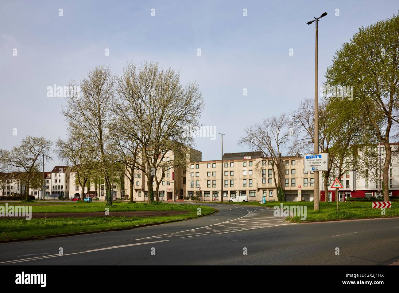 Deserted roundabout in city hi-res stock photography and images - Alamy
