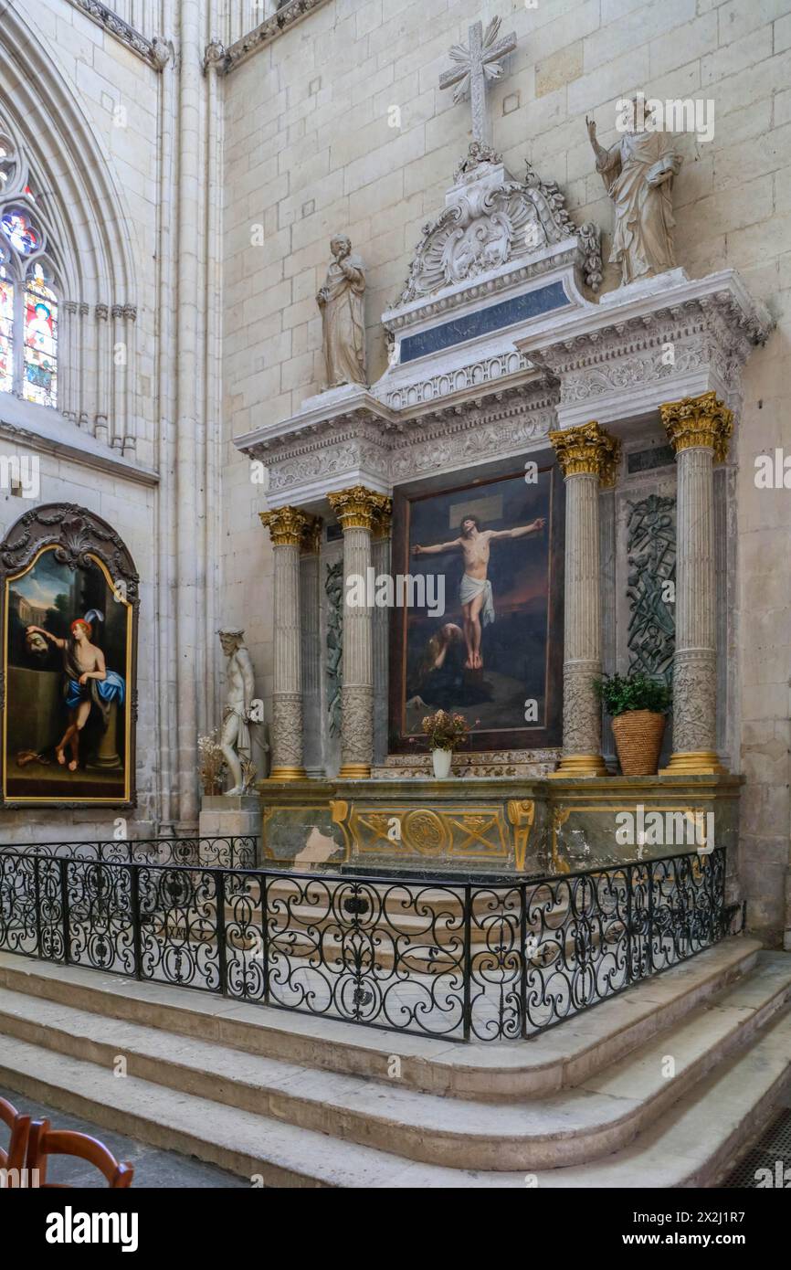 Altar of the transept, Romanesque-Gothic Saint-Julien du Mans Cathedral ...