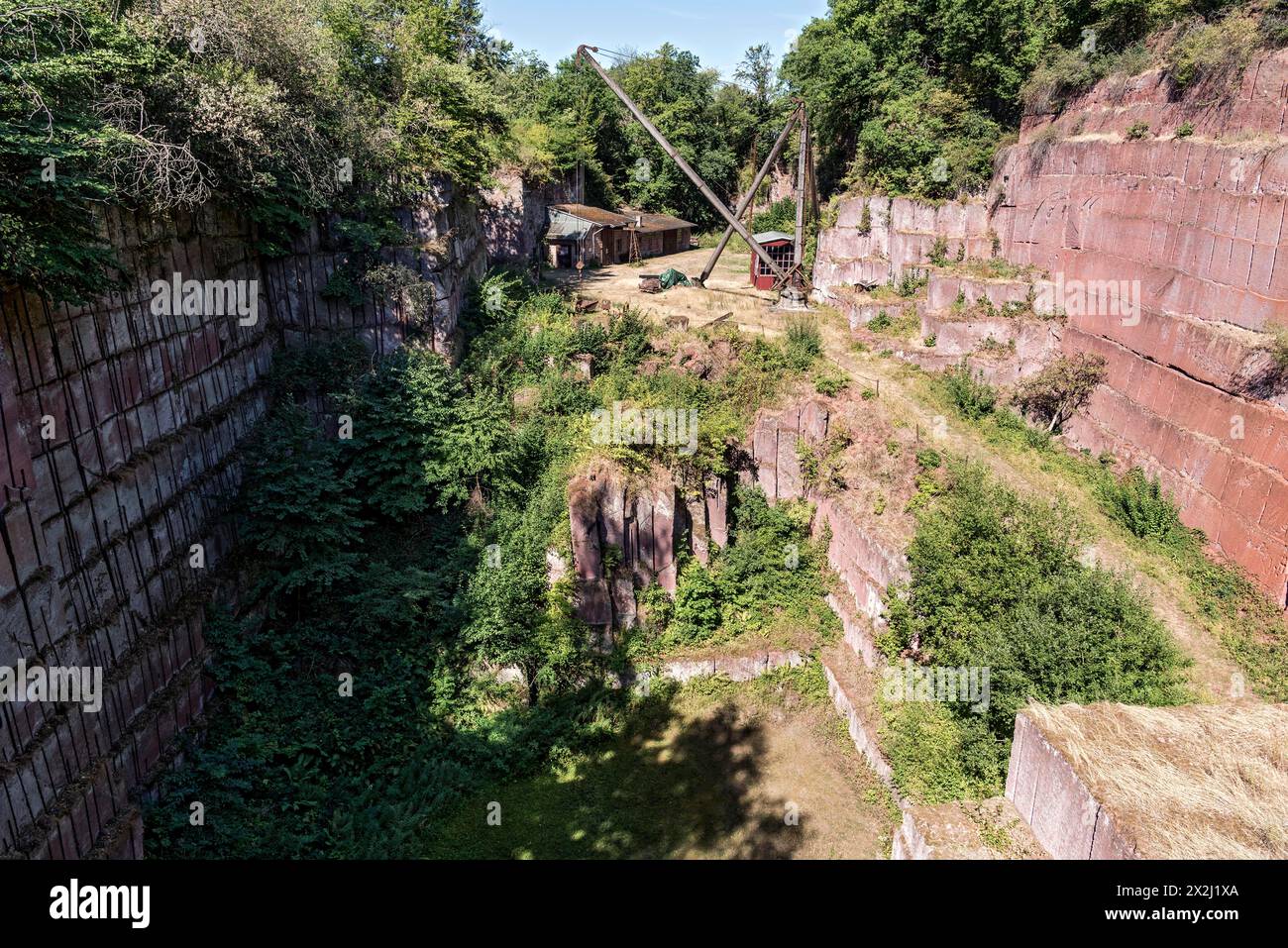 Derrick crane hi-res stock photography and images - Alamy