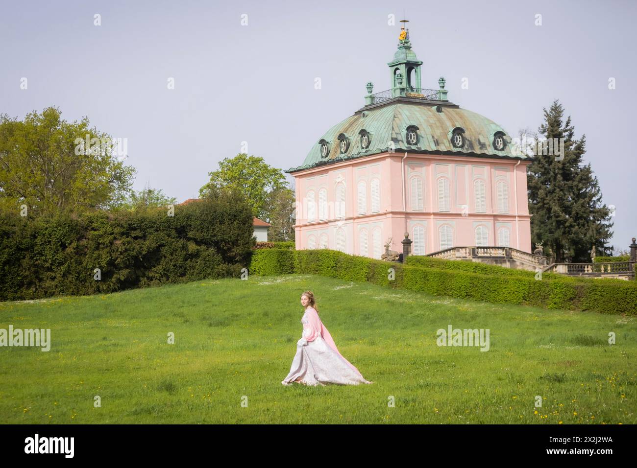 Cinderella can also be seen around Moritzburg Castle in spring. Model Tamara Kretschmer once ...