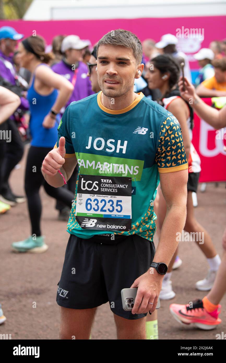 Josh Cuthbert during the 2024 TCS London Marathon on April 21, 2024 in ...