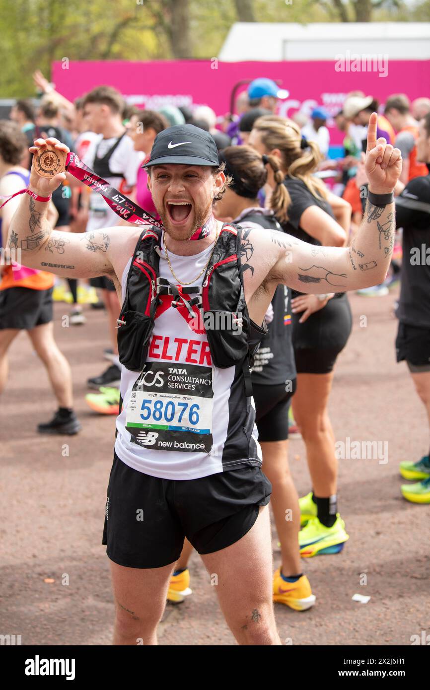 Tom Grennan during the 2024 TCS London Marathon on April 21, 2024 in ...