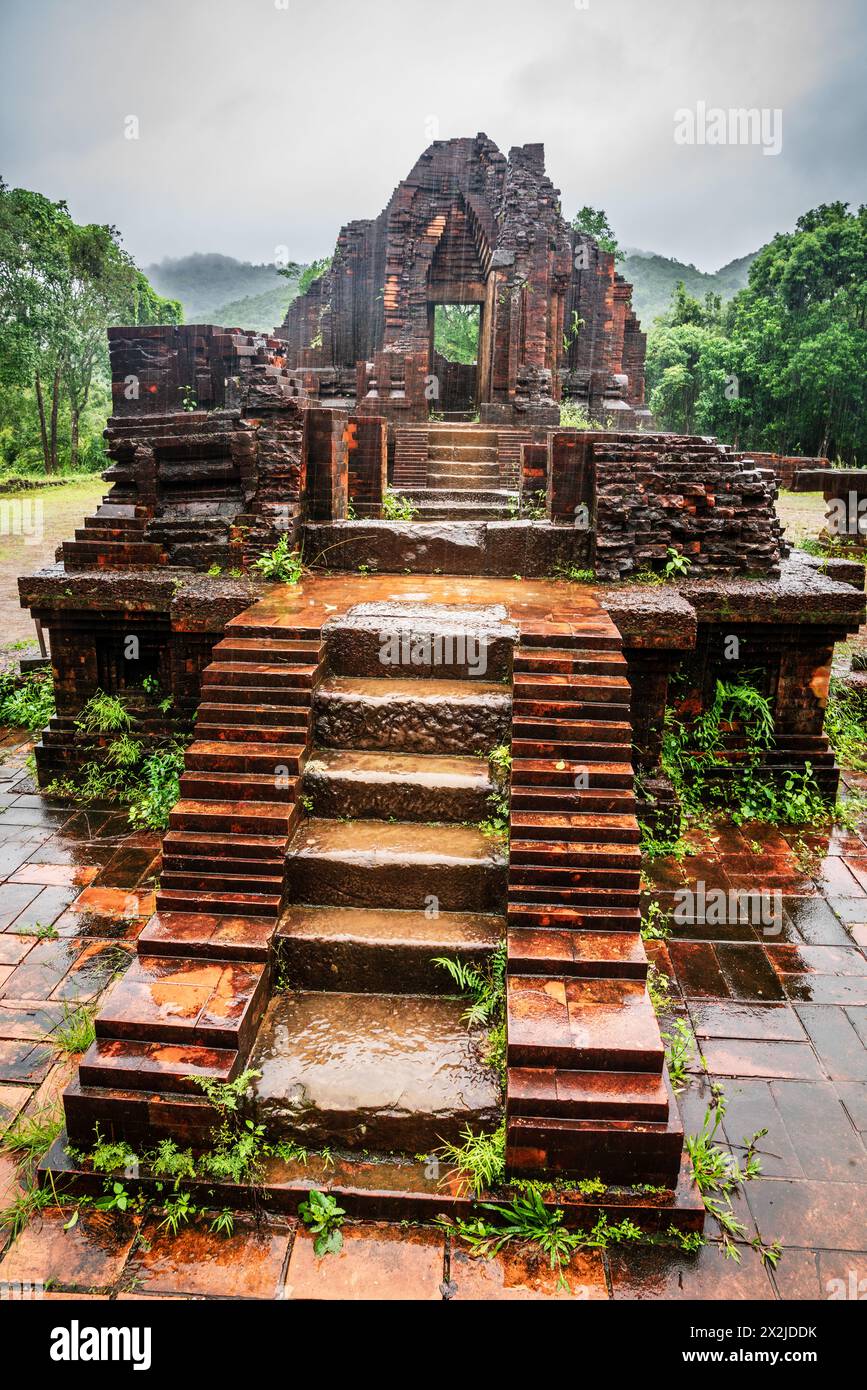 Ruins of Shaiva Hindu temples in central Vietnam Stock Photo - Alamy