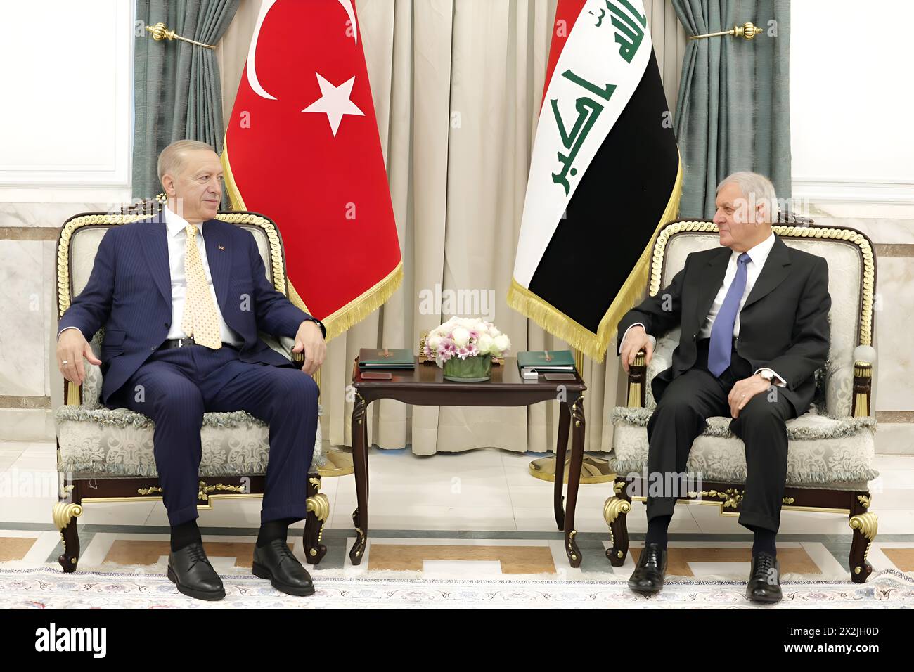 Baghdad. 22nd Apr, 2024. Iraqi President Abdul Latif Rashid (R) meets ...