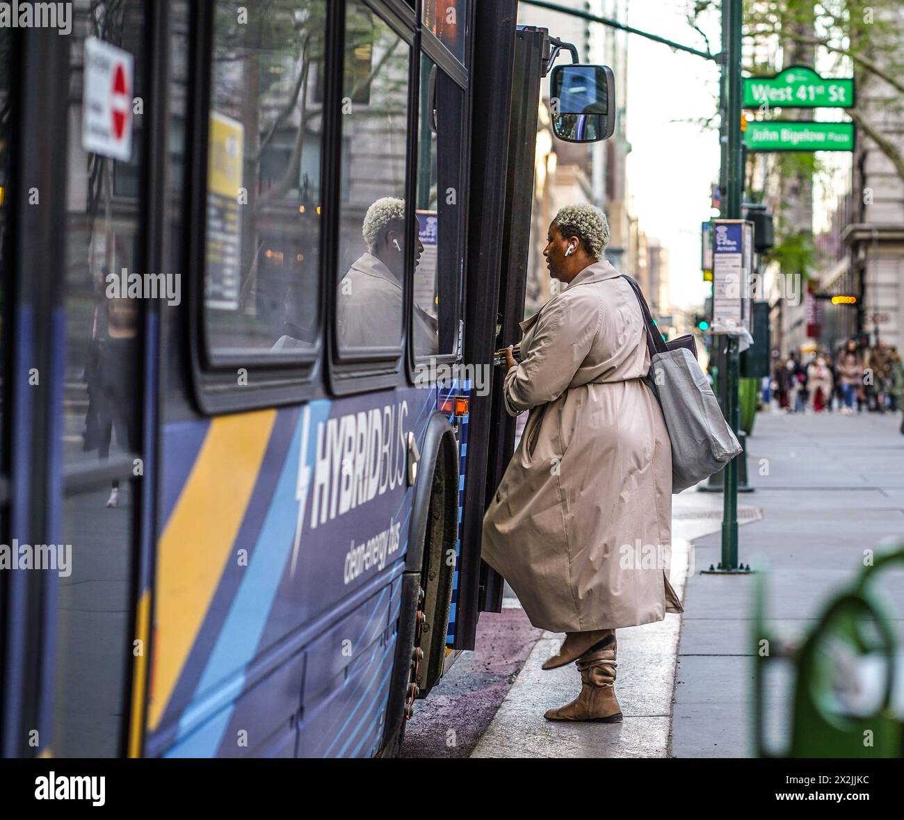 New York, New York, USA. 22nd Apr, 2024. (NEW) MTA's free bus ...