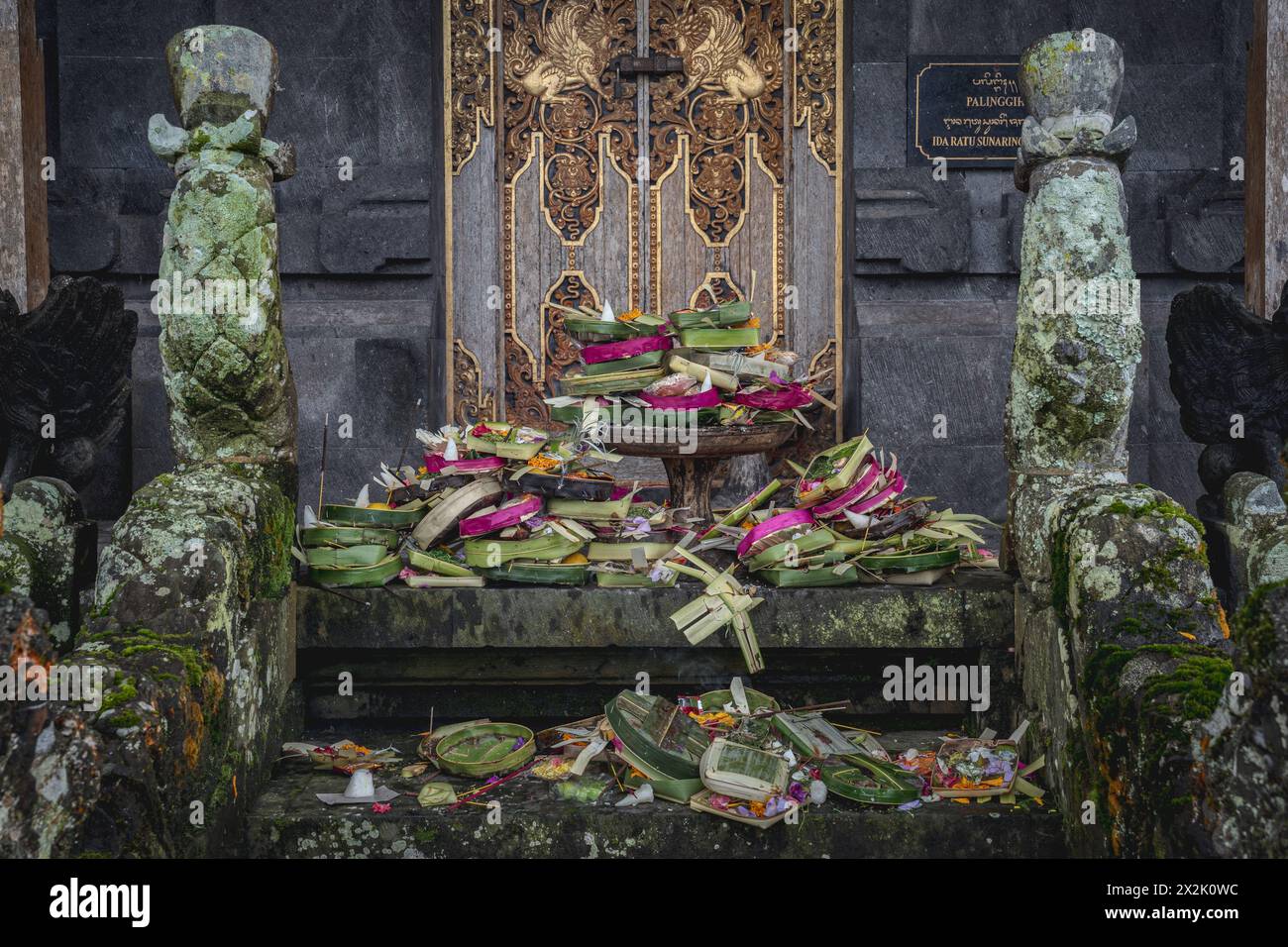 Traditional balinese offering baskets hi-res stock photography and ...