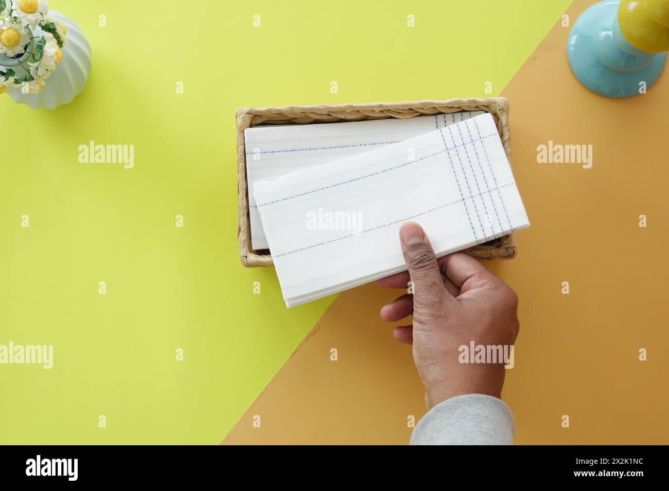 hand pull out a piece of tissue from tissue paper box Stock Photo - Alamy