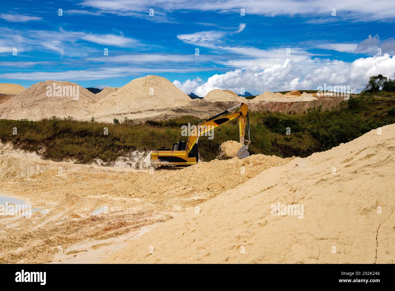 Kaolin mine hi-res stock photography and images - Alamy