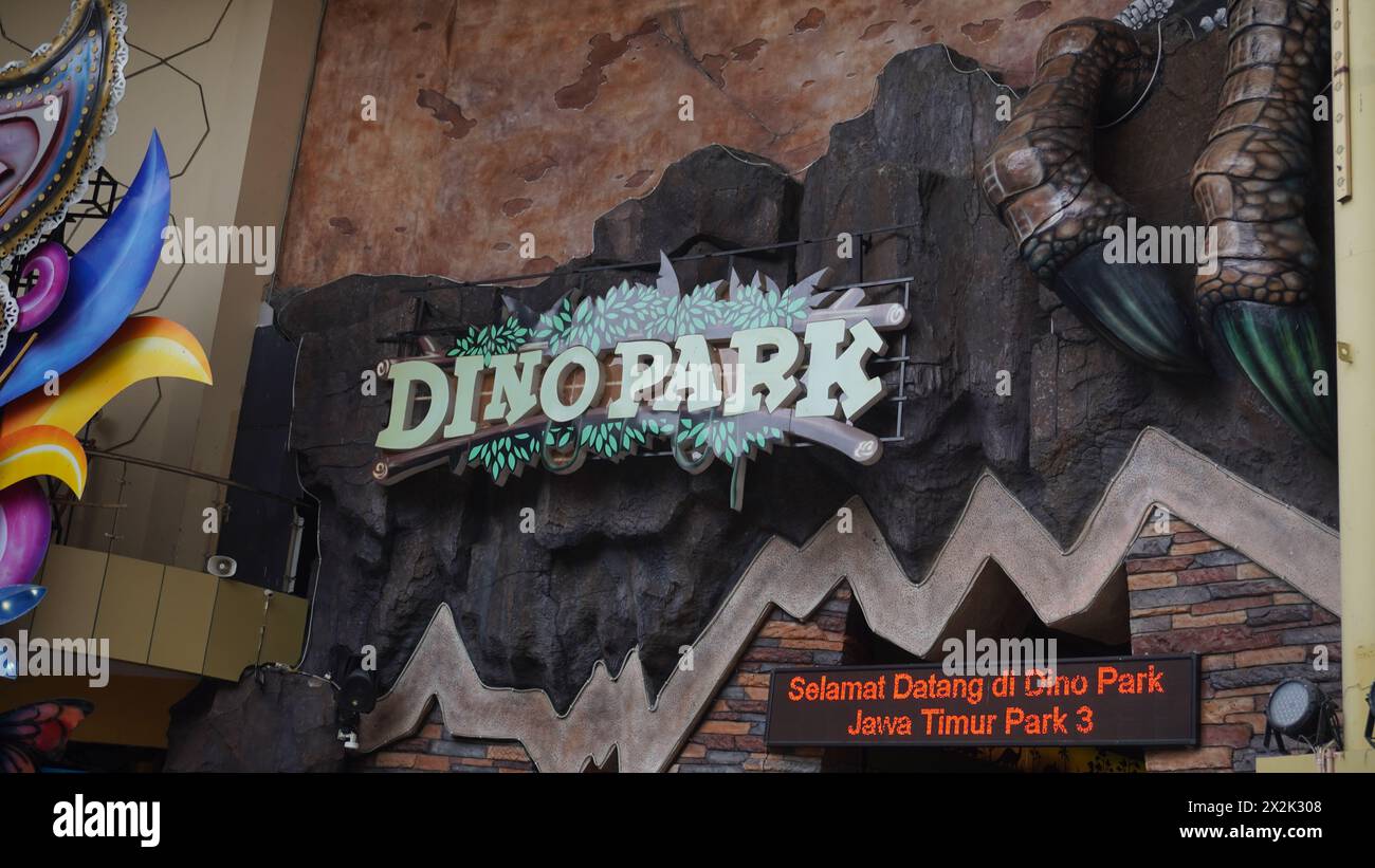 Amusement park sign hi-res stock photography and images - Alamy