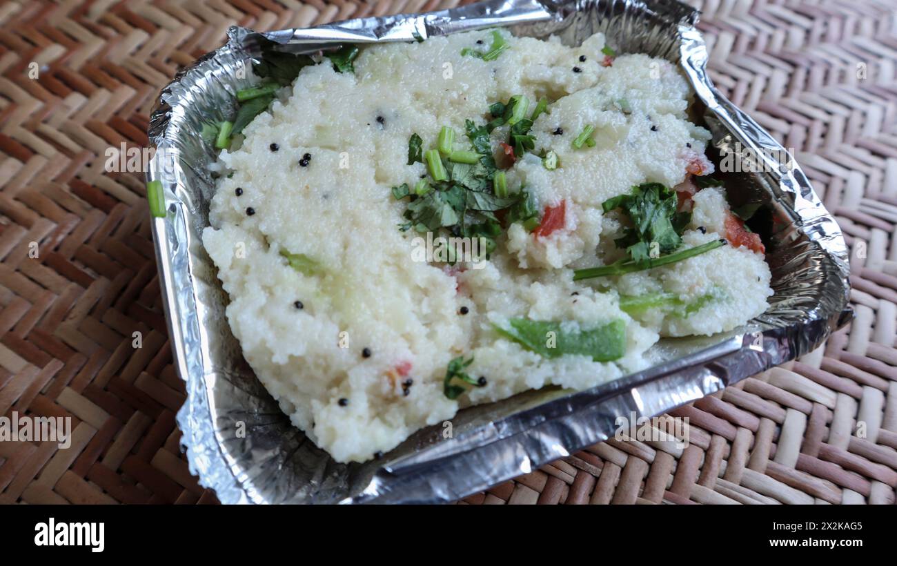 Popular south Indian breakfast Upma breakfast food parcel in disposable ...