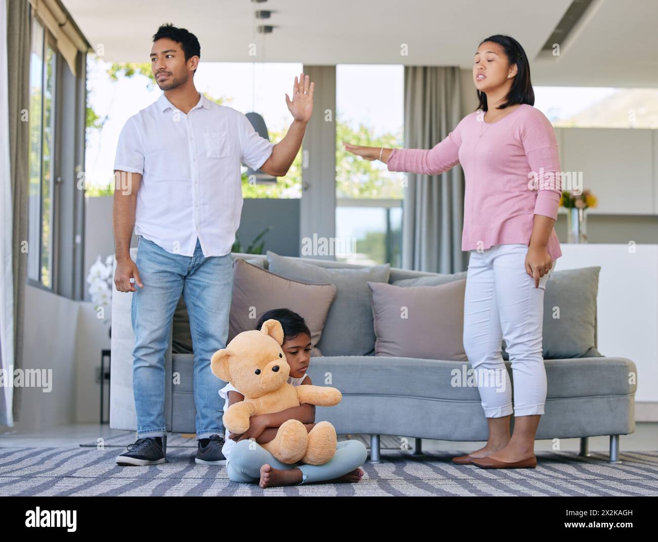 Fighting kids parent hi-res stock photography and images - Alamy