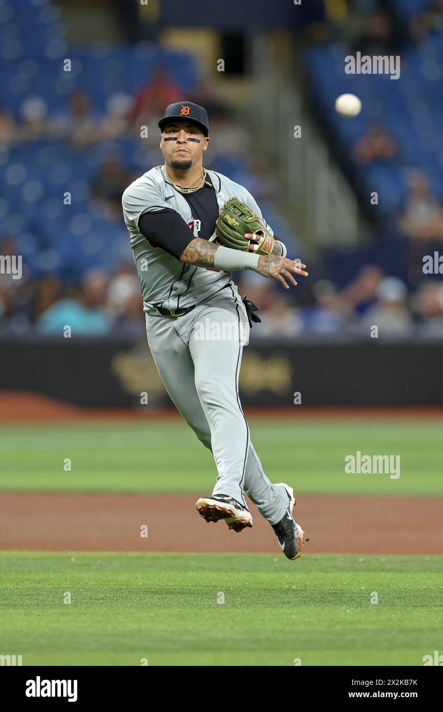 St. Petersburg, FL: Detroit Tigers shortstop Javier Báez (28) fields ...