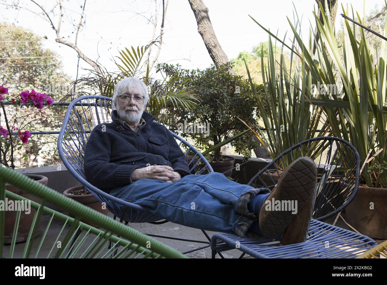 Portrait of Mike Wallace (historian) at his place in Coyoacan 10/01 ...
