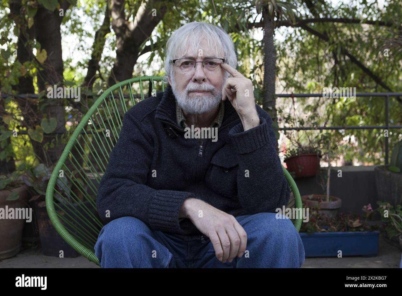Portrait of Mike Wallace (historian) at his place in Coyoacan 10/01 ...