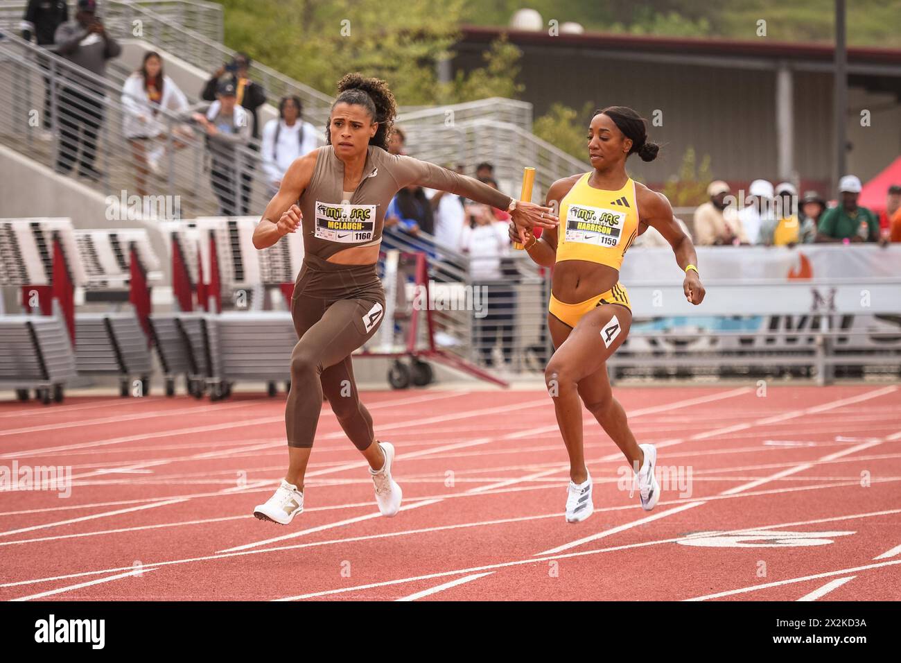 Sydney McLaughlin-Levrone (left) and Keni Harrison (right) of Formula ...