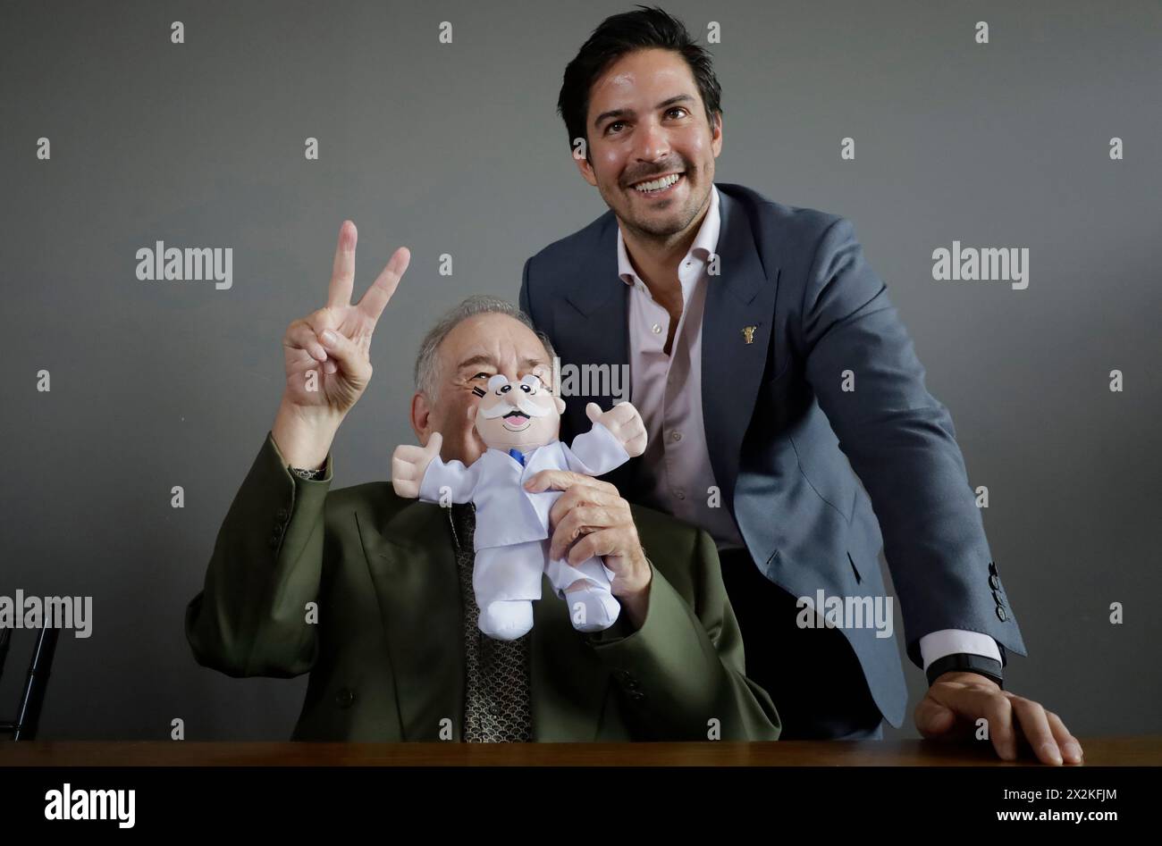 Victor Gonzalez, the father and founder of Farmacias Similares, and his ...