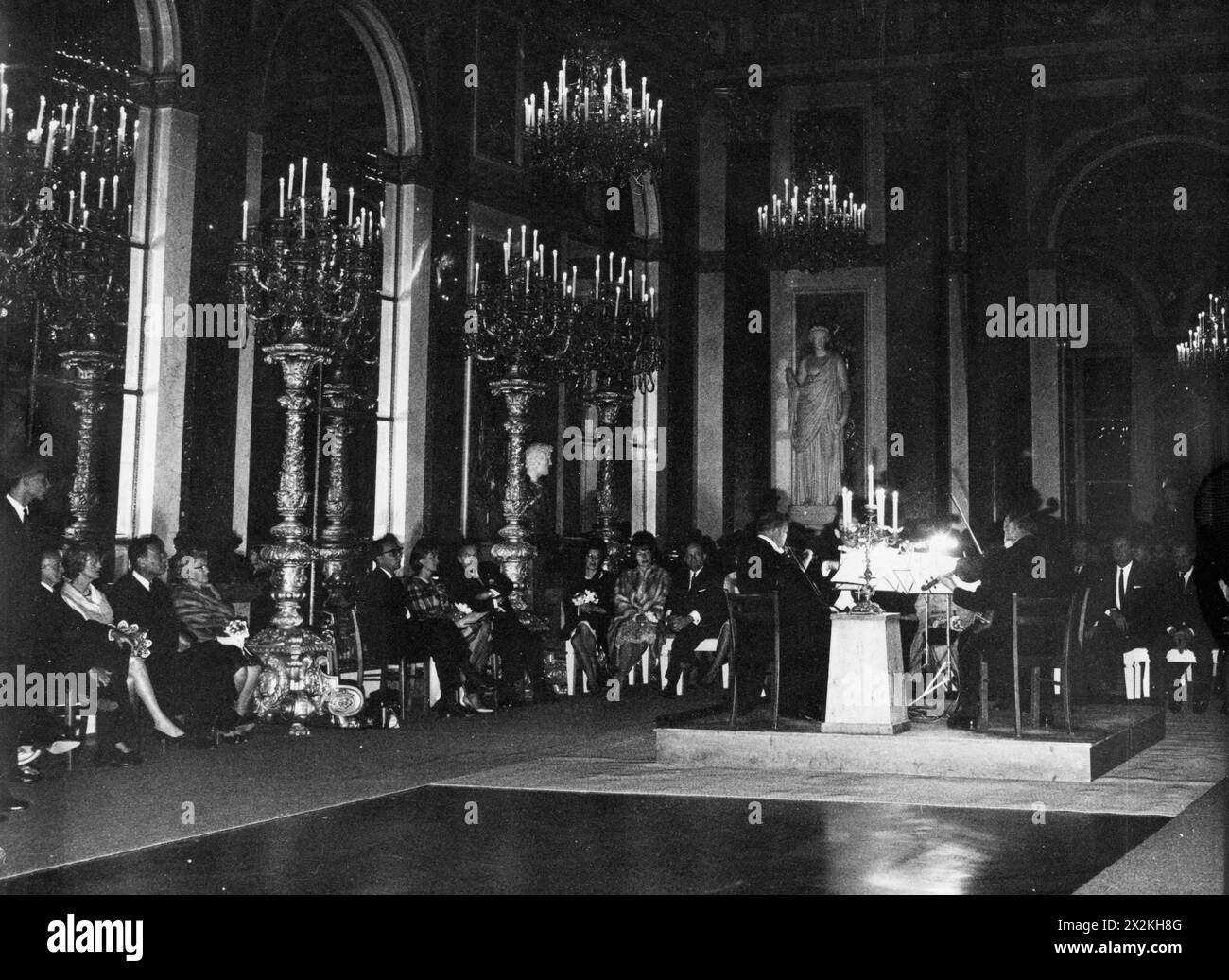 music, concert, reception of the Columbia film company, hall of mirrors ...