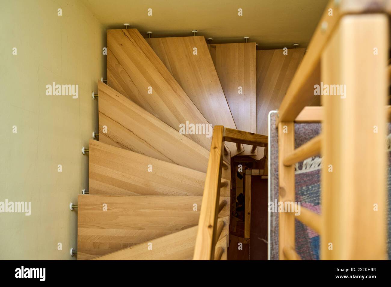 Treppe treppe aus holz hi-res stock photography and images - Alamy