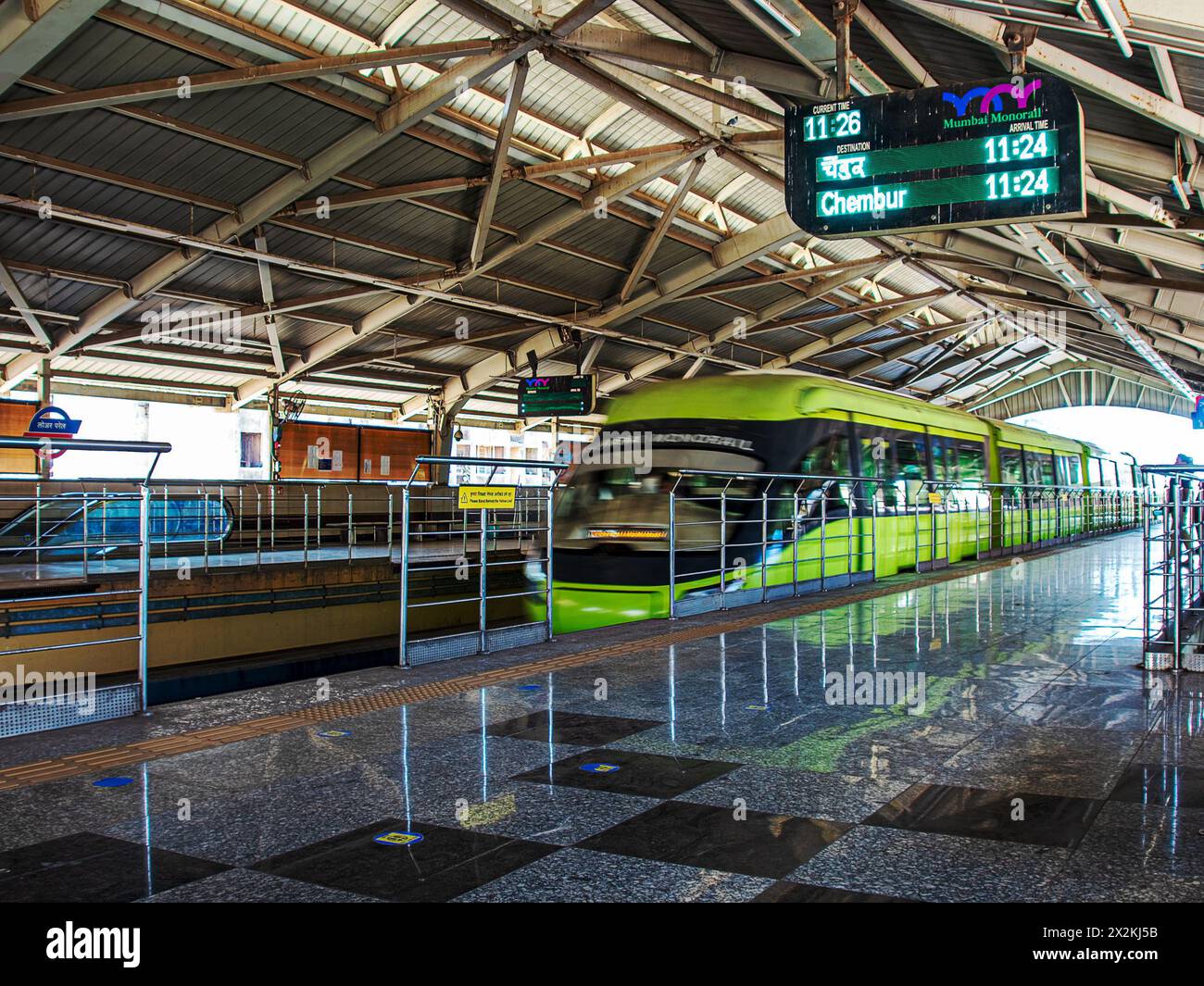 02 25 2024 Green Mono-Rail just entering the Lower Parel Station runes ...