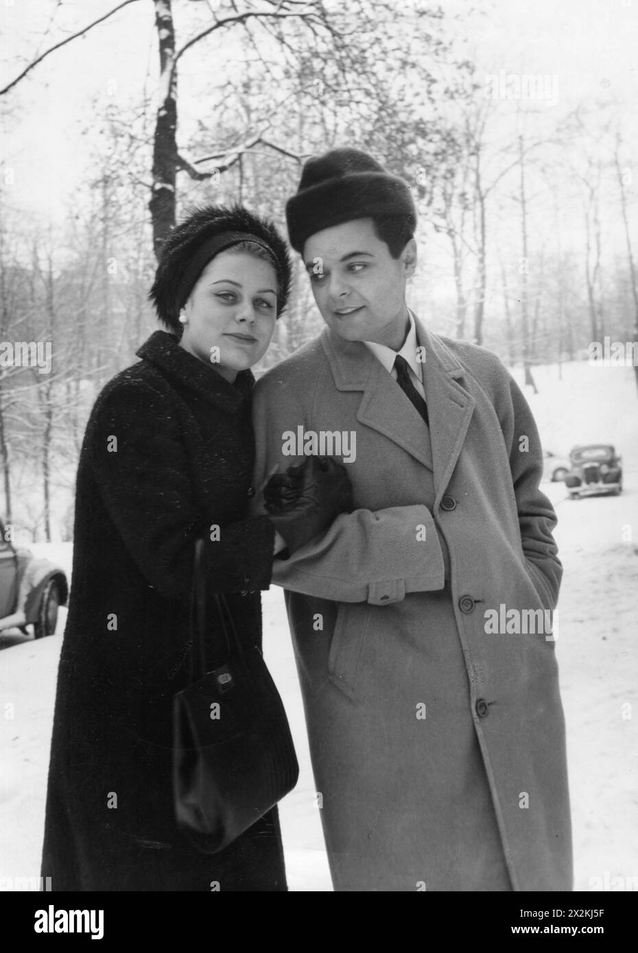 Schacht, Constance, daughter von Hjalmar Schacht, with their fiance ...
