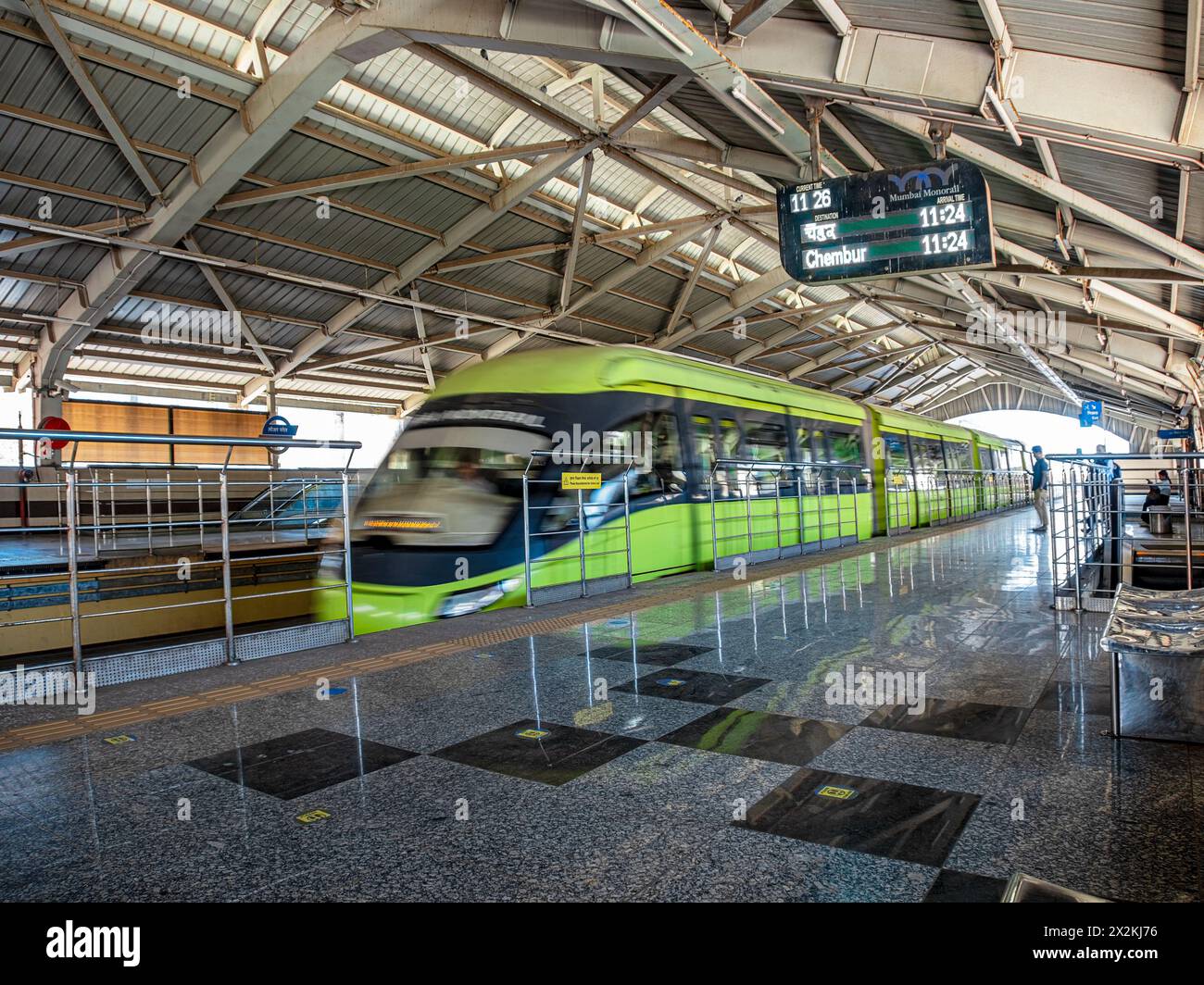 02 25 2024 Green Mono-Rail just entering the Lower Parel Station runes ...