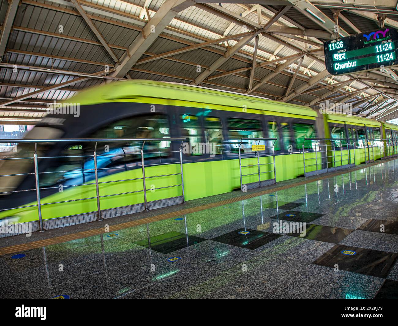 02 25 2024 Green Mono-Rail just entering the Lower Parel Station runes ...