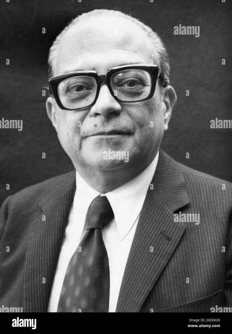 1970s portrait business people men hi-res stock photography and images ...