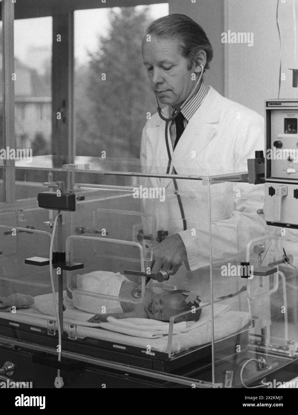 Schweppe, K. J., German pediatrician, in the hospital, 1970s ...