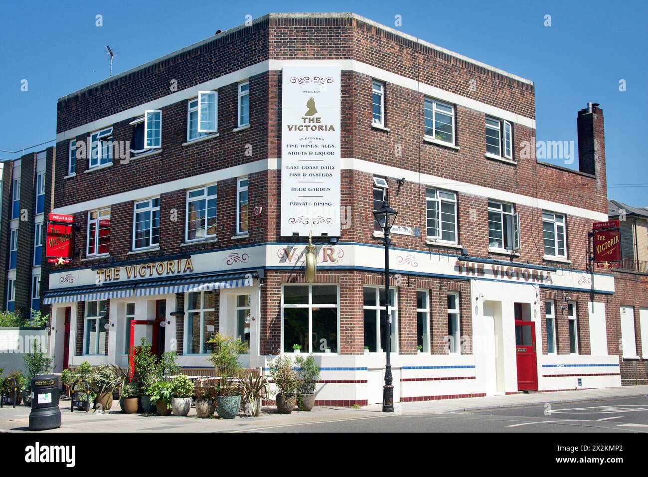 The Victoria Pub, Mile End, London Stock Photo - Alamy