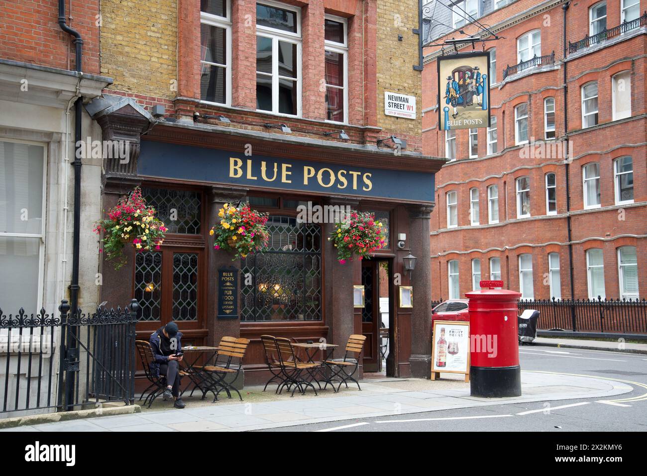 Blue posts pub hi-res stock photography and images - Alamy