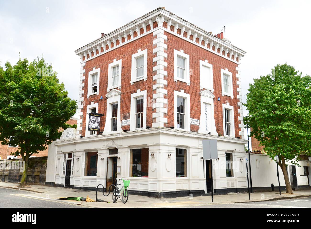 The engineer pub london hi-res stock photography and images - Alamy