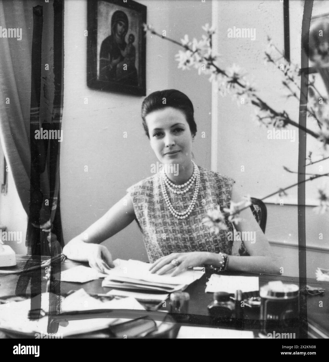 Fashion drawing of model 1960s hi-res stock photography and images - Alamy