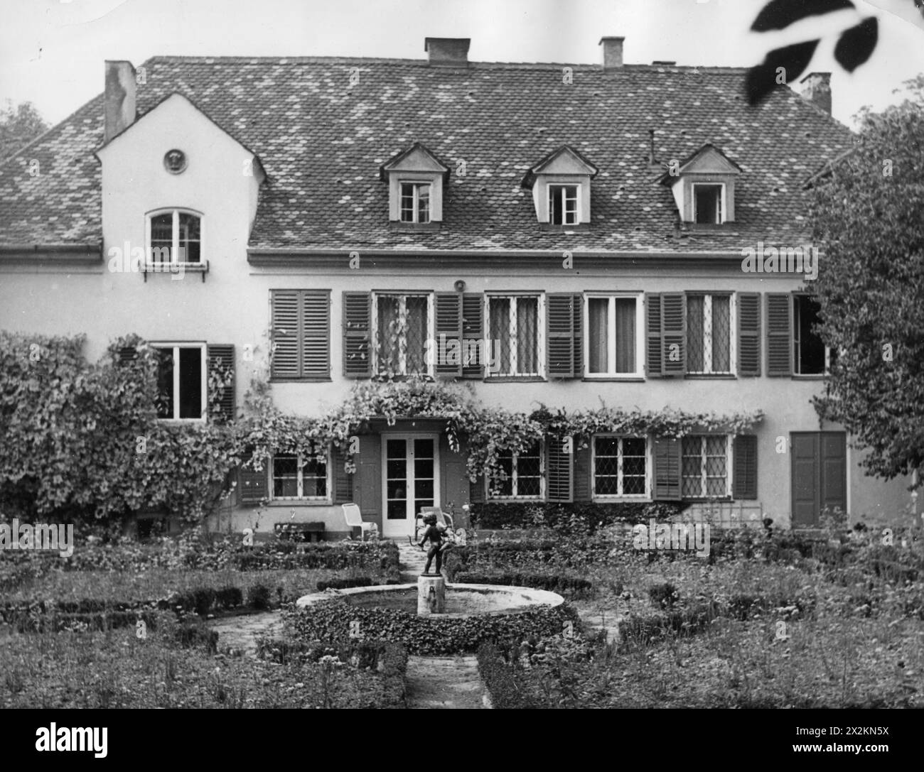 Hist building Black and White Stock Photos & Images - Alamy