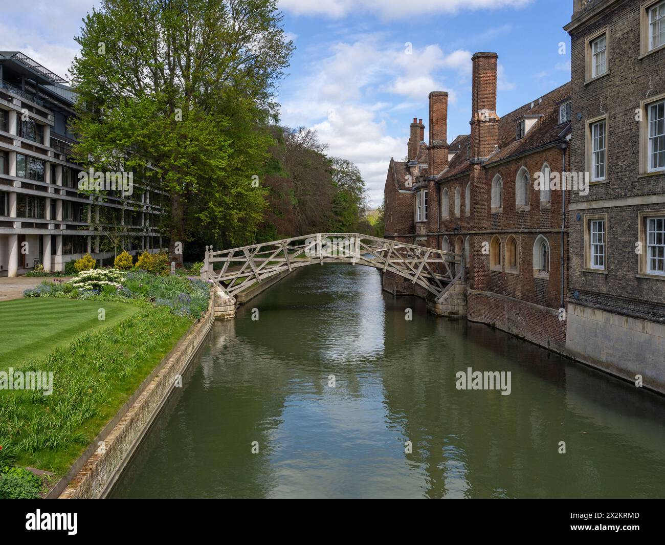 Queens College with the Mathematical Bridge crossing the River Cam ...
