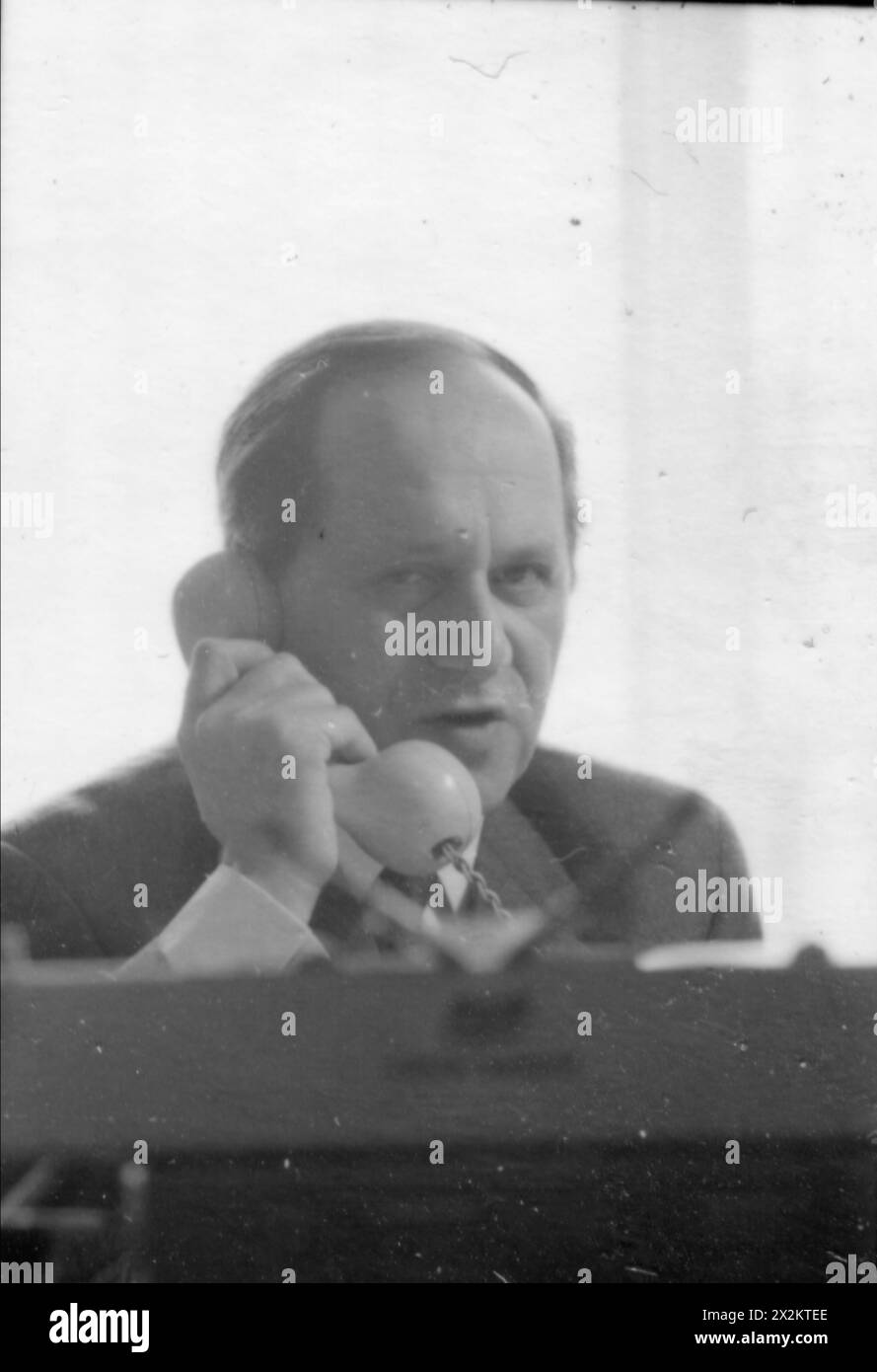 Office phone 1970s hi-res stock photography and images - Alamy