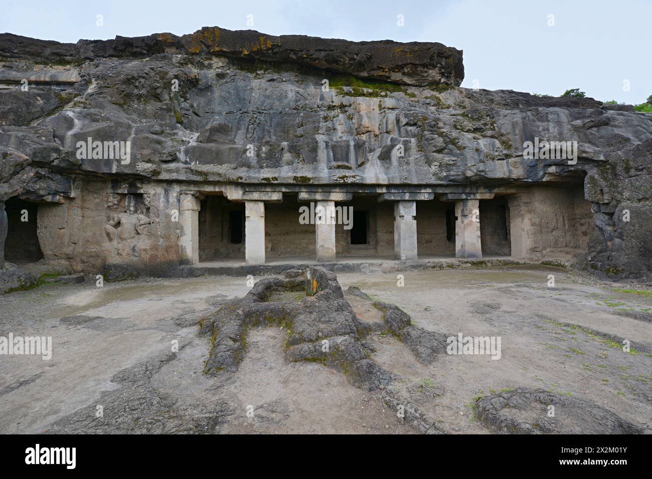 Kubera ellora hi-res stock photography and images - Alamy