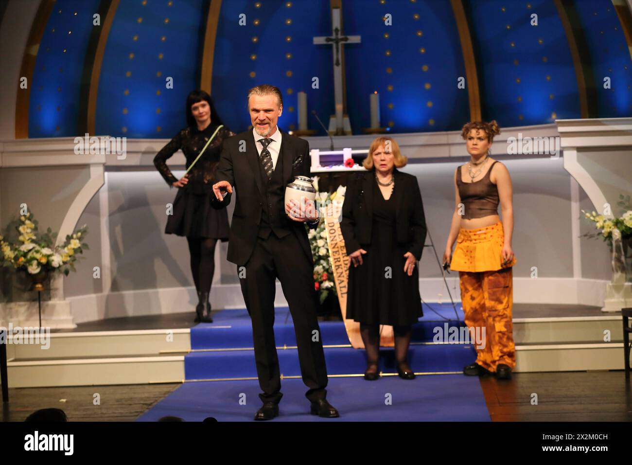 Alexandra Finder als Alina Bergreiter, Markus Gertken als Horst Bohne ...
