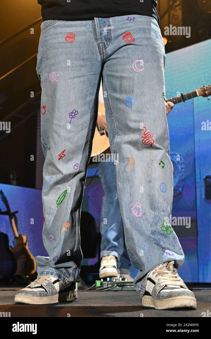 Italian singer Alfa performs during Alfa - Non so chi ha creato il ...