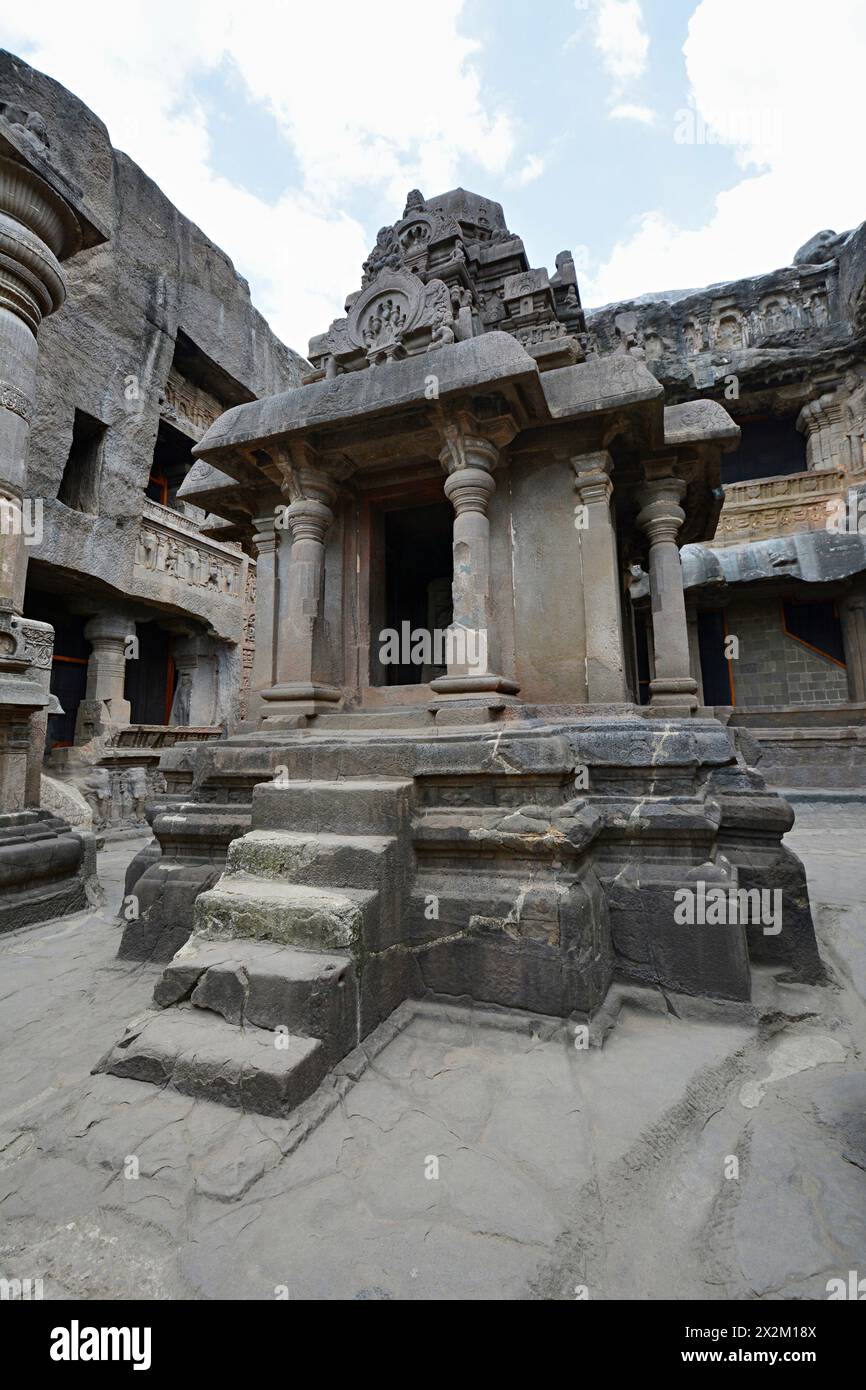 Ellora Jain Caves: cave No 32- Pavilion in inner courtyard Stock Photo ...