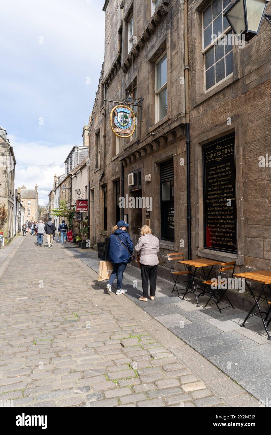 Scottish street scene hi-res stock photography and images - Alamy