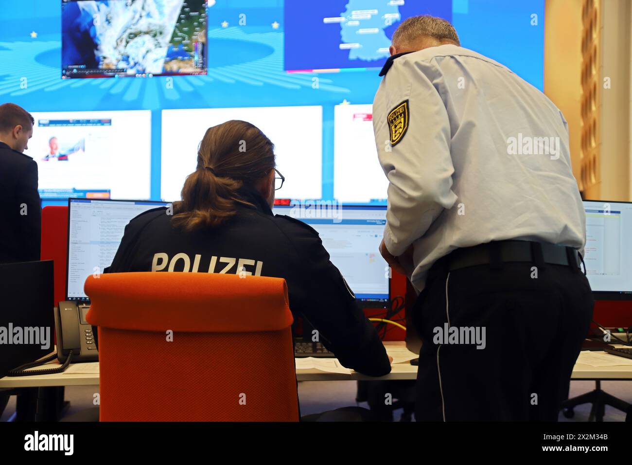 Neuss, Germany. 23rd Apr, 2024. Police officers work together at a ...