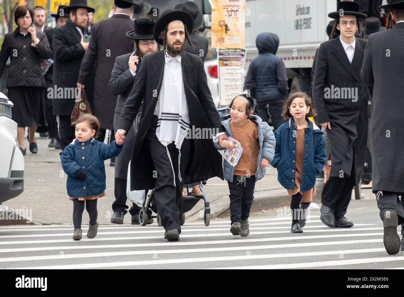 A busy street in Williamsburg, Brooklyn as orthodox Jewish families ...