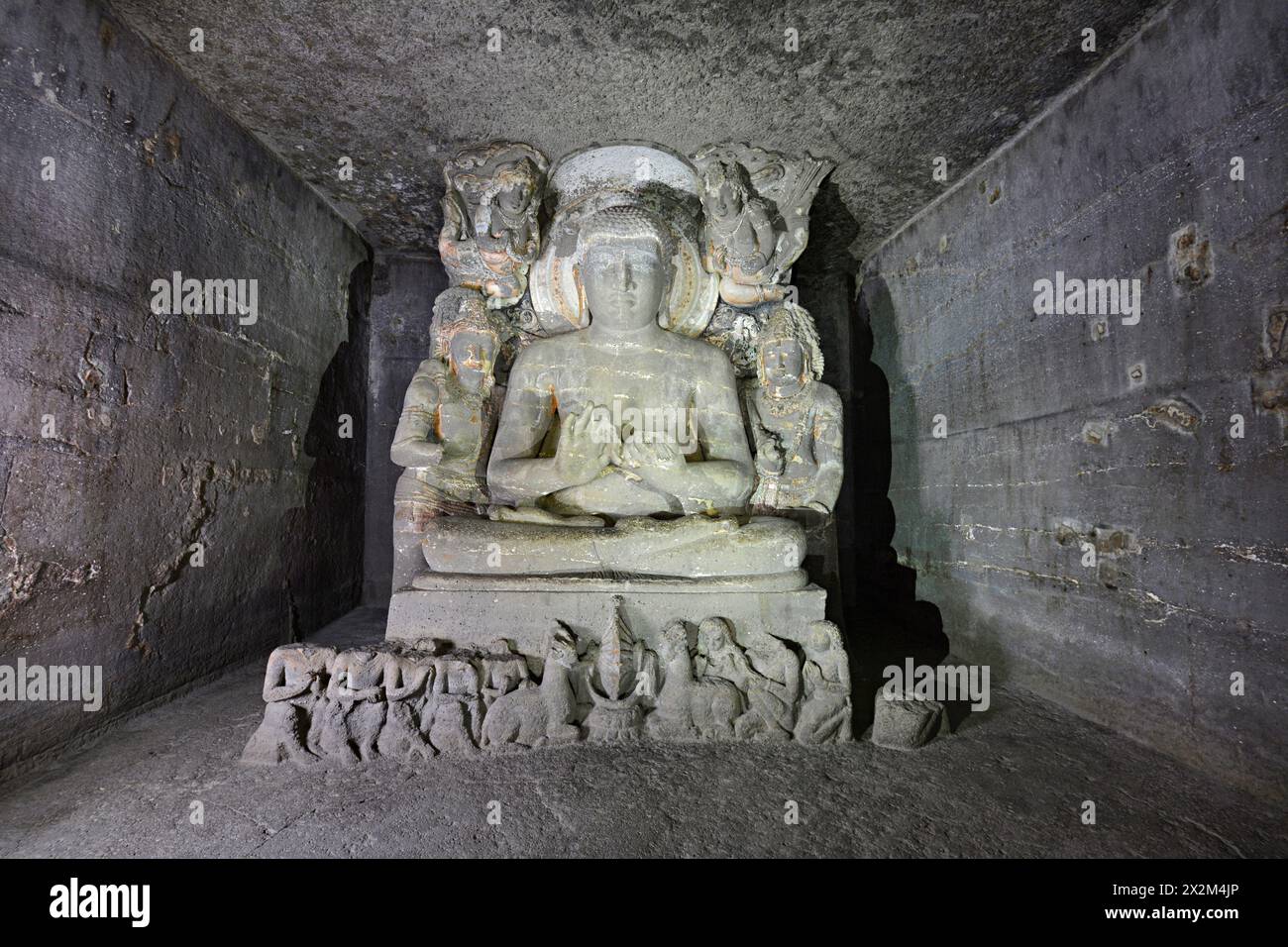 Ajanta Cave No 1 Shrine Buddha in dharma chakra pravartana mudra ...